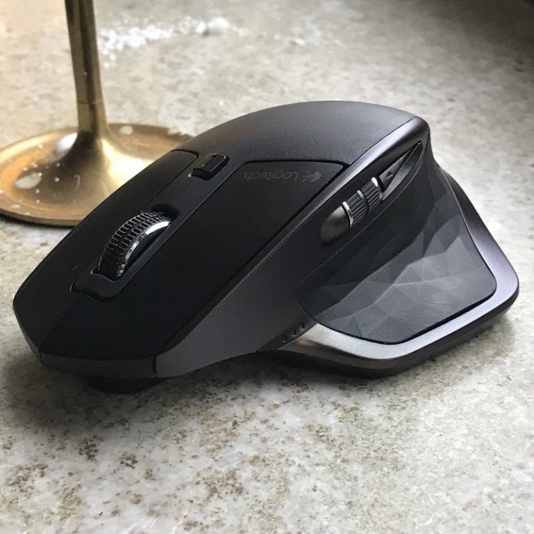 What Is an Ergonomic Mouse: Types and Benefits - keyboardclack.com