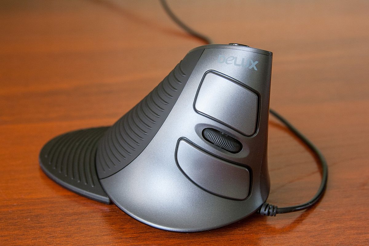 Is Vertical Mouse Better? Here's the Answer - keyboardclack.com