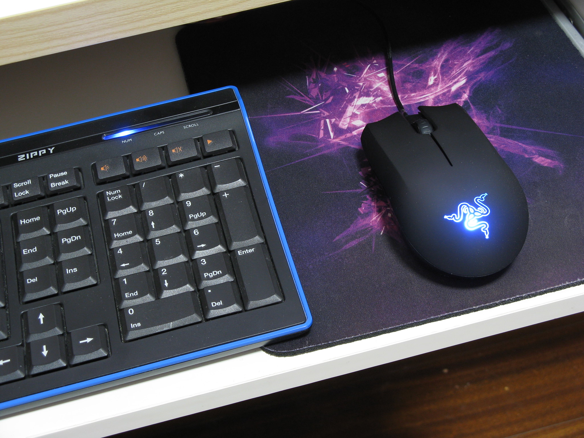 Razer vs Corsair Gaming Mouse Comparison - keyboardclack.com